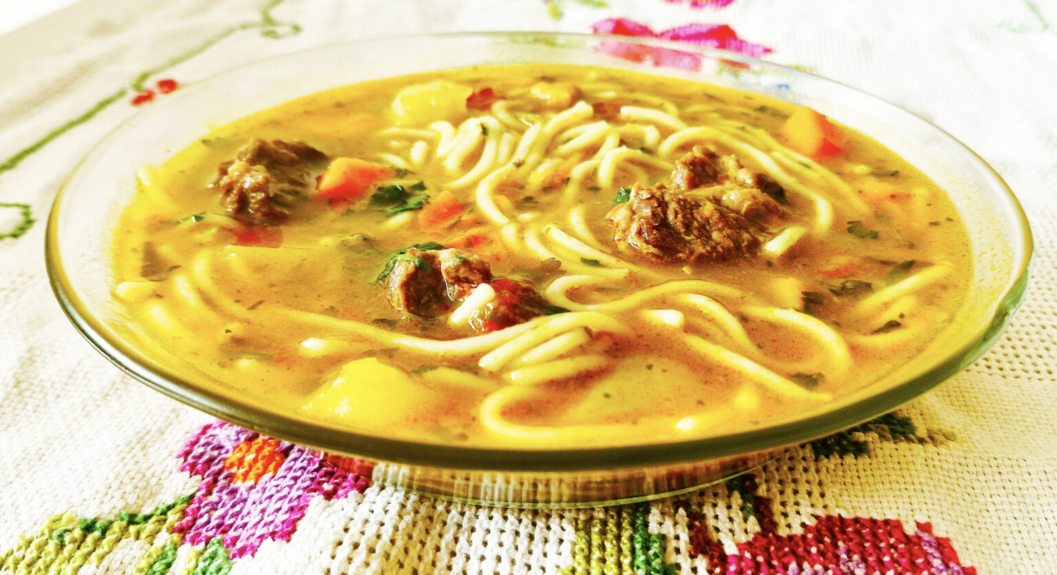 Sopa de miolo de acém com espaguete - Jornal Polo Paulistano